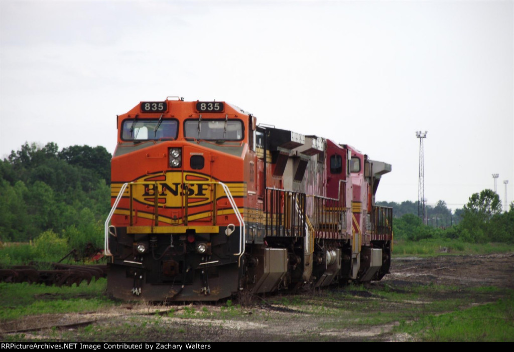 BNSF 835 CN Units